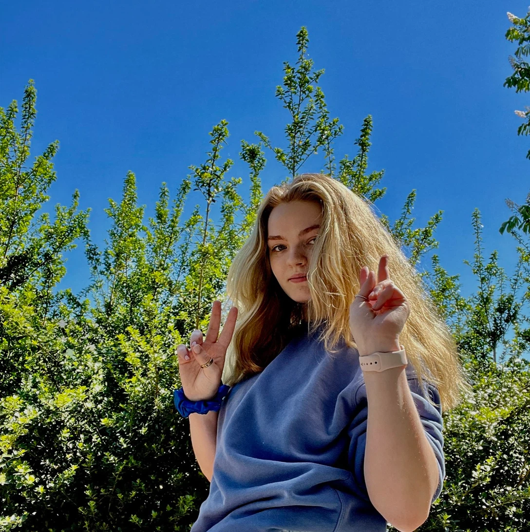 Emily Keating (@emilykeating) on Linkme